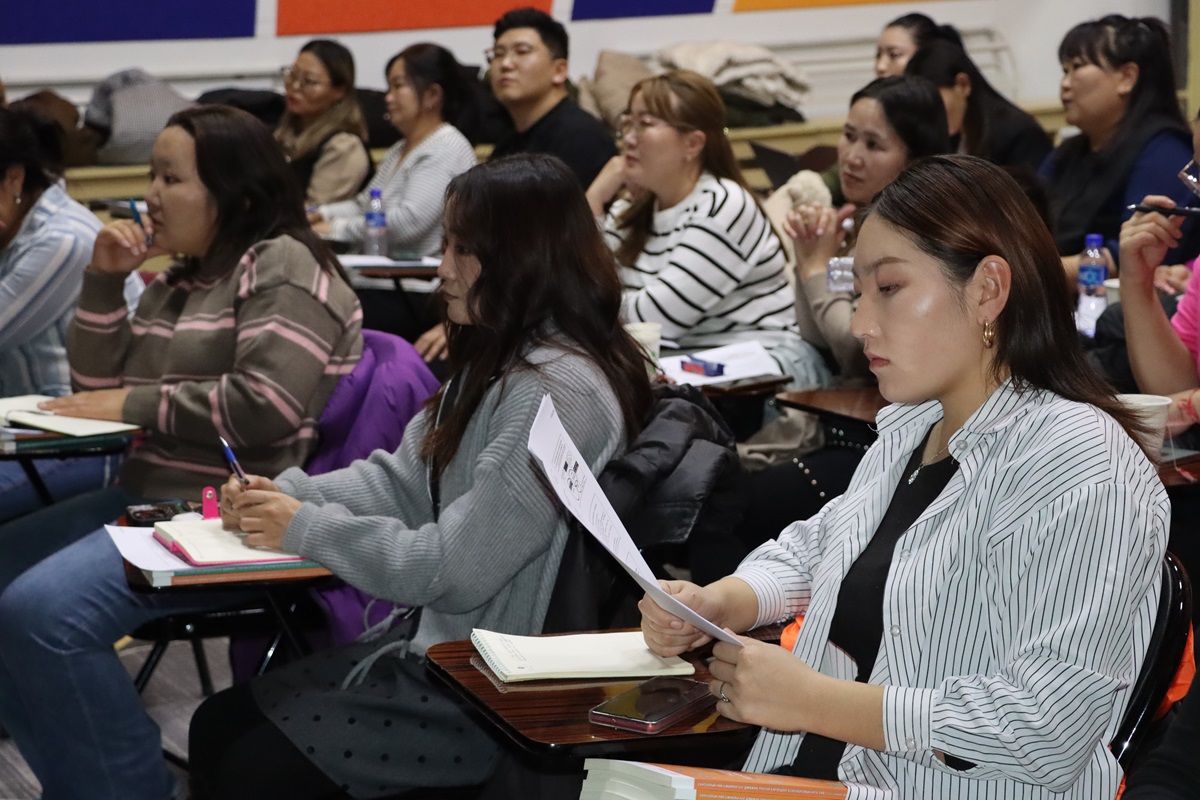 The Japanese expert, Tsukimori Hisae conducted lectures for ...